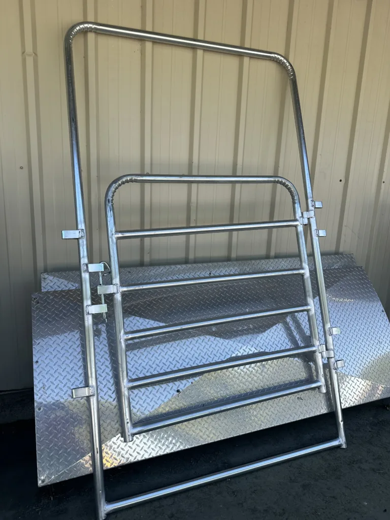 4' WALK THRU ARCH GATE CORRAL PANEL HARDWARE - Travln Toys, Inc.